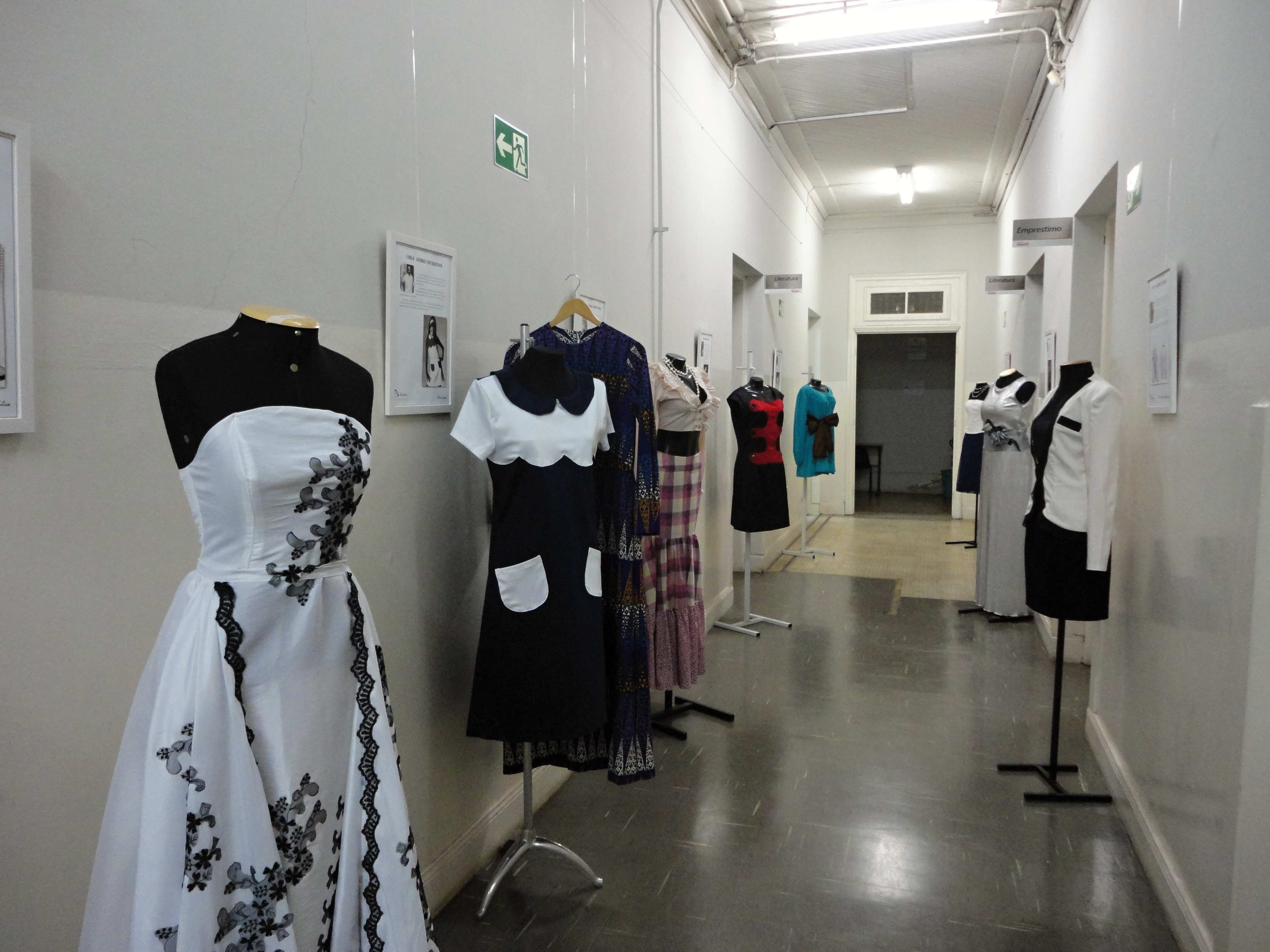 Exposição “100 anos de moda” | Biblioteca de Americana